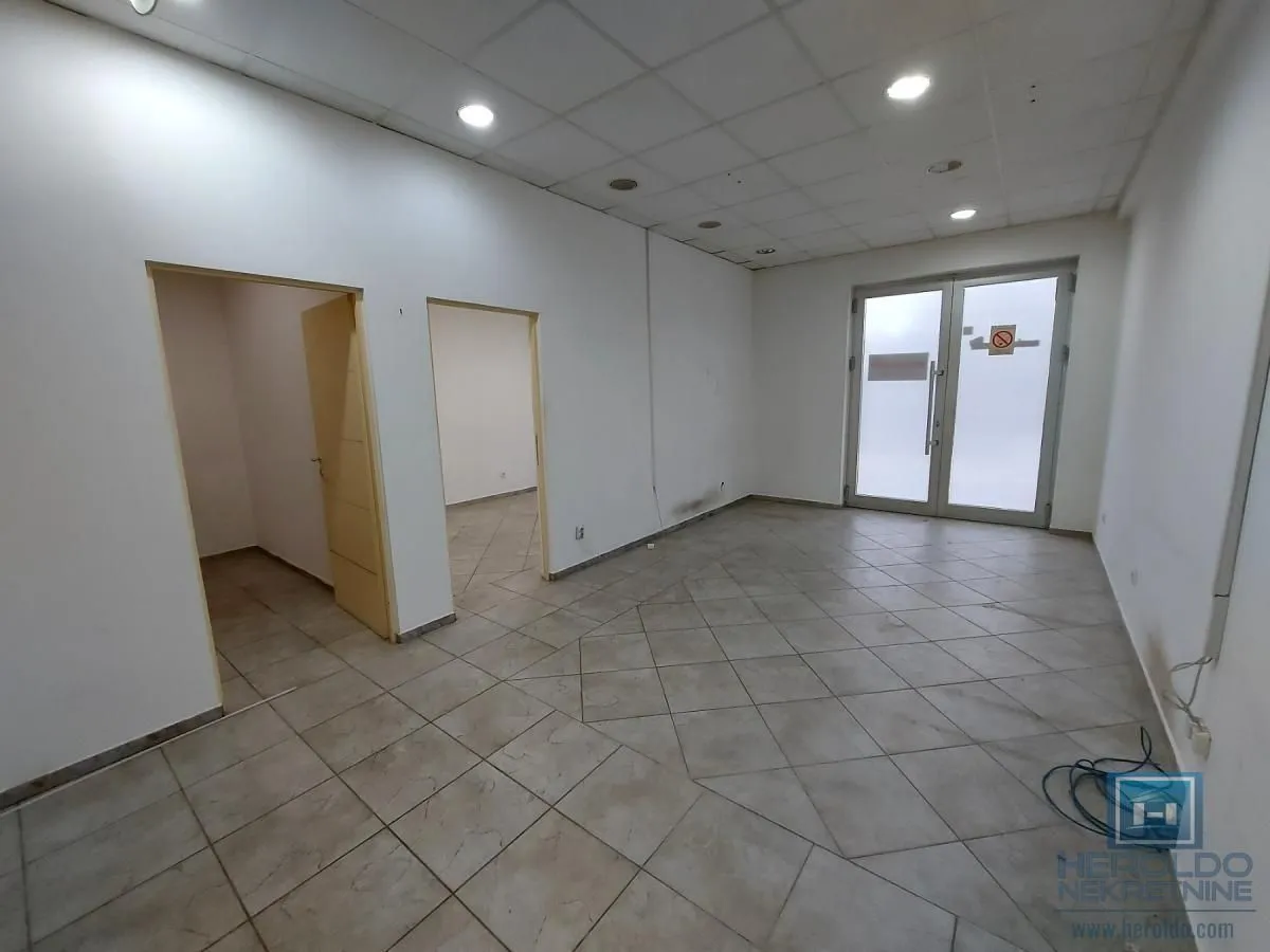 Izdavanje, poslovni prostor, 53m2, Centar, Jagodina