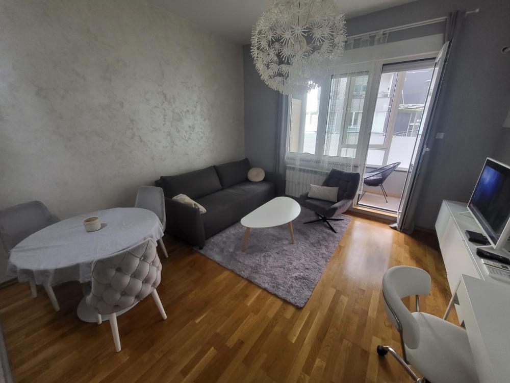 LUX nekretnina u novoj modernoj zgradi na Bulevaru ID#1034 400 €