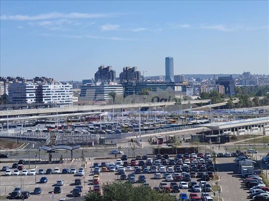 Pored dolaznih perona Glavne autobuske stanice