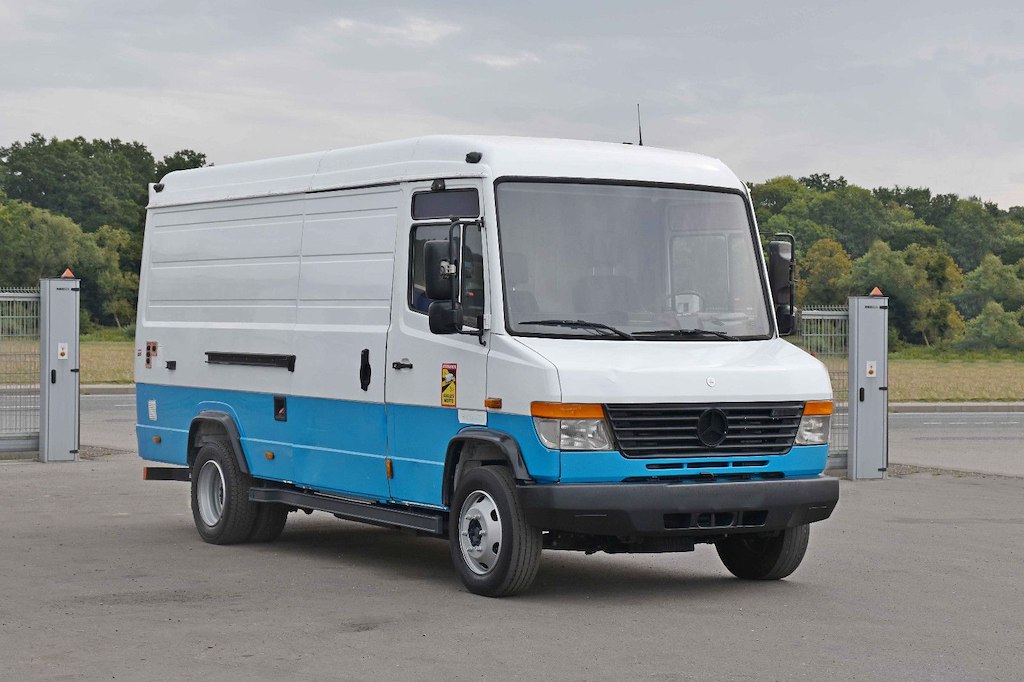 Mercedes-Benz VARIO 818 * KASTENWAGEN 4,05m + Ladebordwand minibus furgon