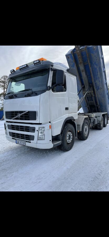 Prodaje se Volvo FH12 8X2 kiper na aukciji