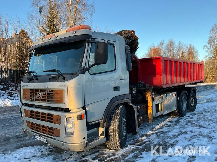 Prodaje se Volvo FM9 kamion s ravnom platformom na aukciji