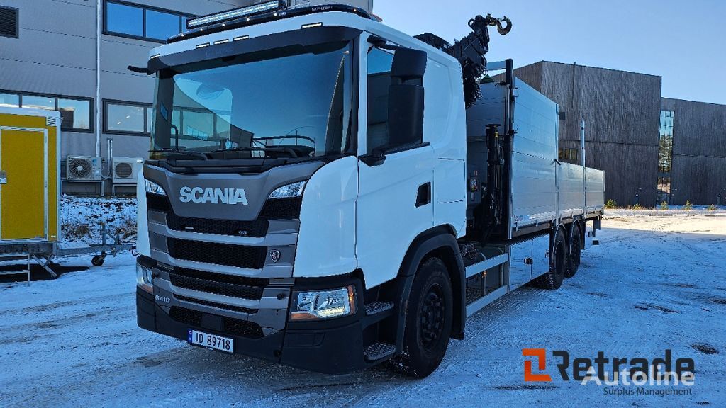 Prodaje se Scania G410 kamion s ravnom platformom na aukciji