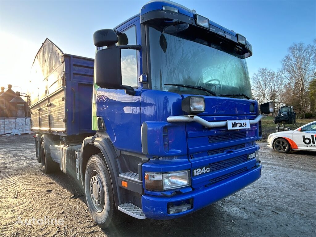 Prodaje se Scania P124GB6X2NZ400 kamion s ravnom platformom na aukciji