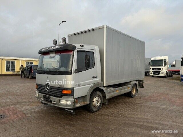 Mercedes-Benz Atego 818L kamion furgon