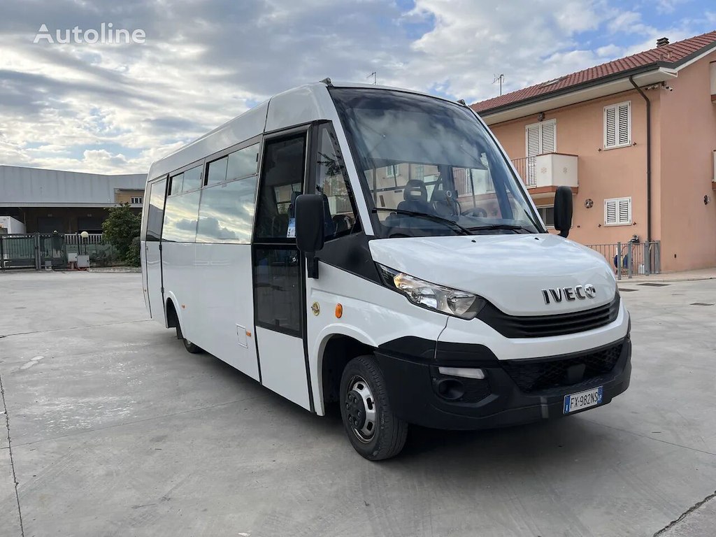 Prodaje se IVECO Daily putnički minibus na aukciji