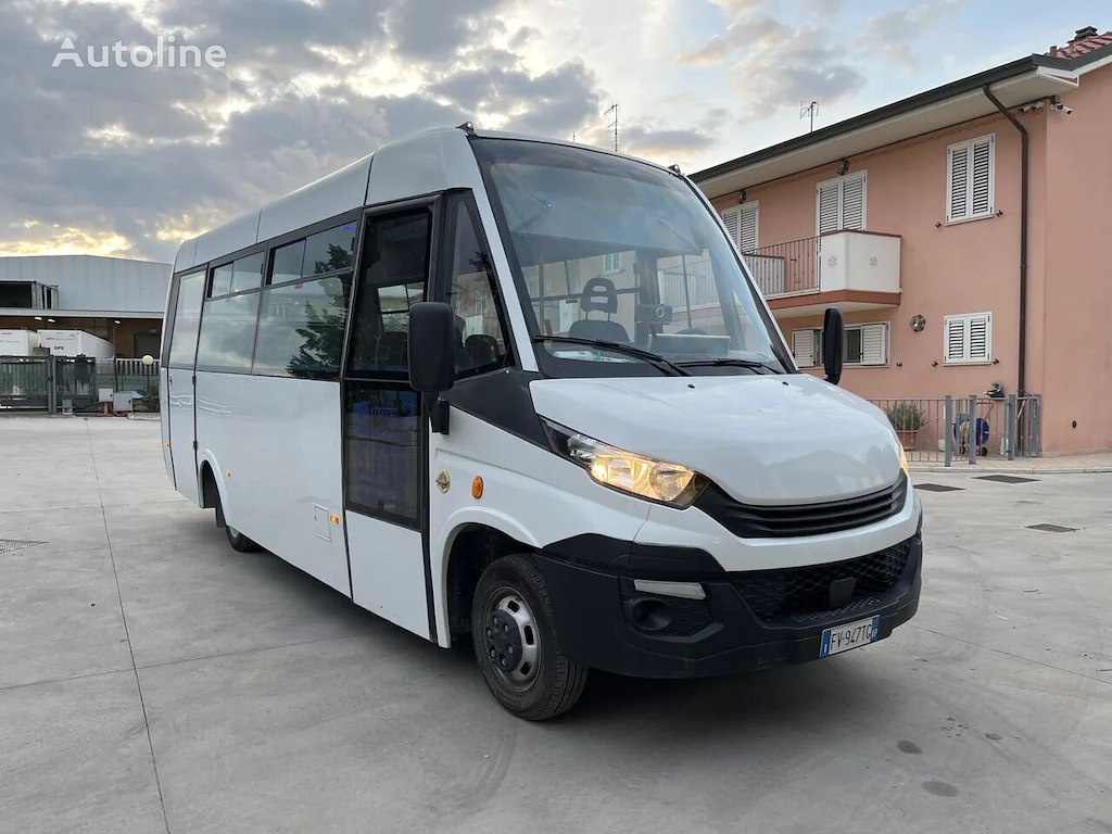 Prodaje se IVECO Daily putnički minibus na aukciji