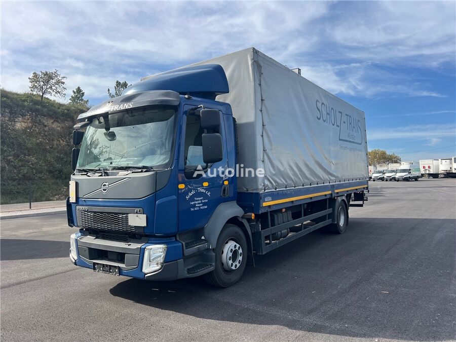 Volvo FL kamion s ceradom