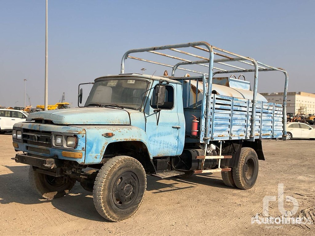 Prodaje se Dongfeng EQ1093F6DJ 4x4 autocisternu na aukciji