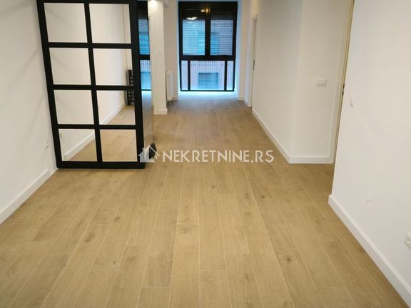 Centar,Lux,72m2,Parking,Bez buke,Svetao