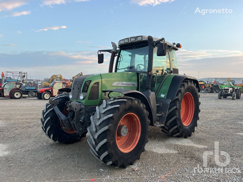 Prodaje se Fendt 716 traktor točkaš na aukciji