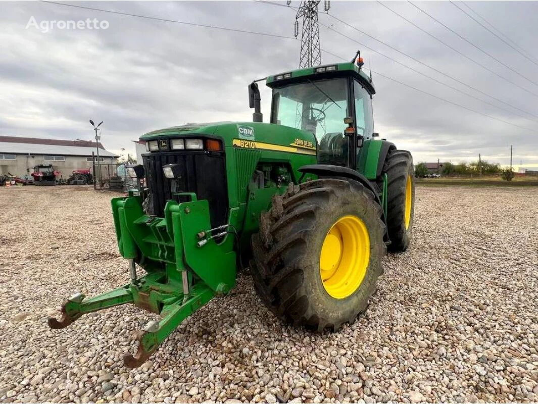 John Deere 8210 traktor točkaš