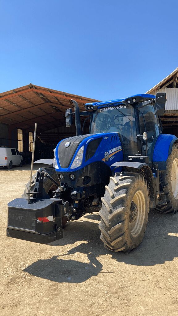 Novi New Holland T7.210 AC traktor točkaš