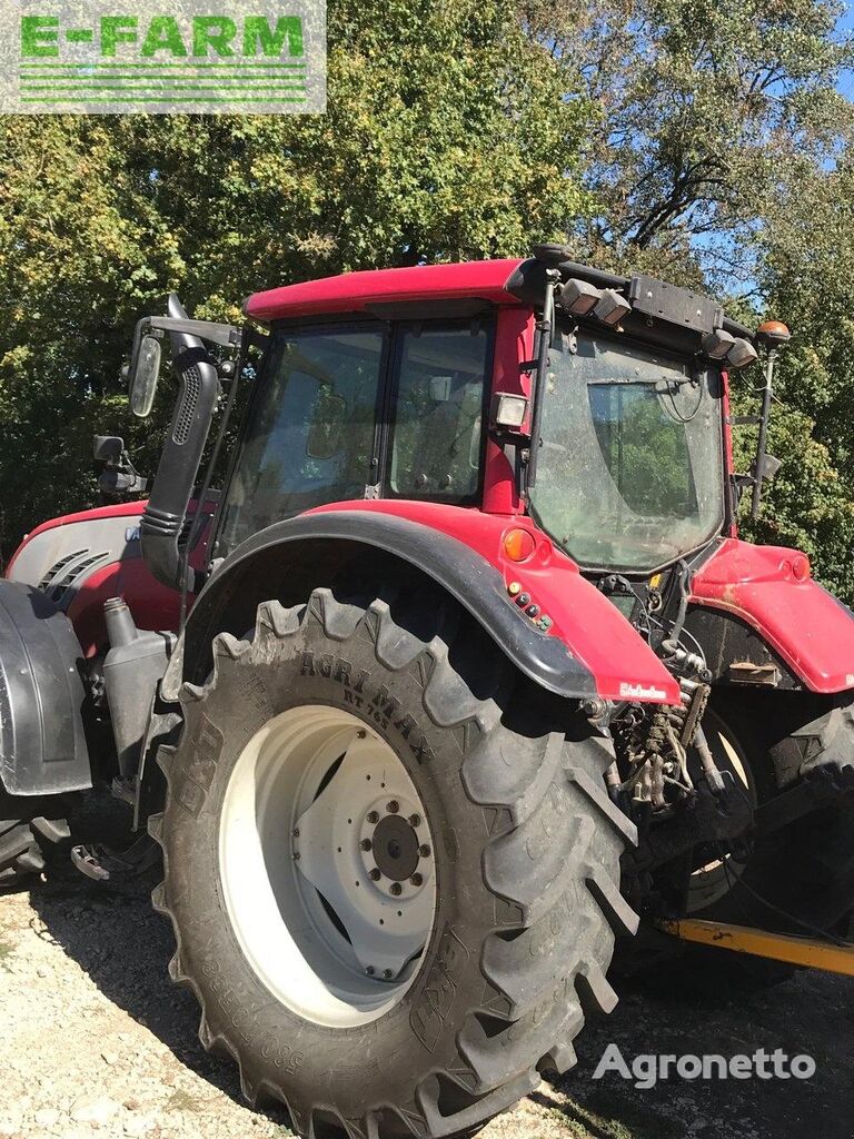 Valtra t 152 versu Versu traktor točkaš