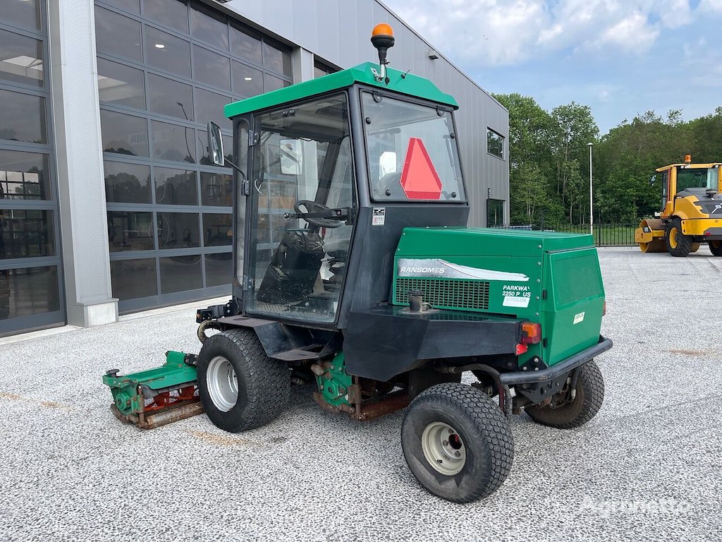 Ransomes Parkway 2250 Plus 3-delige kooimaaier traktor kosilica