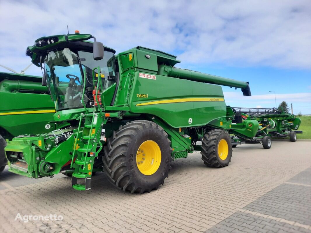 Novi John Deere T670 kombajn za žito