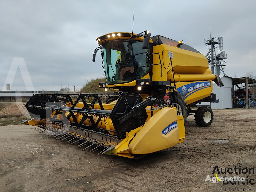 Prodaje se New Holland TC 5.90 kombajn za žito na aukciji