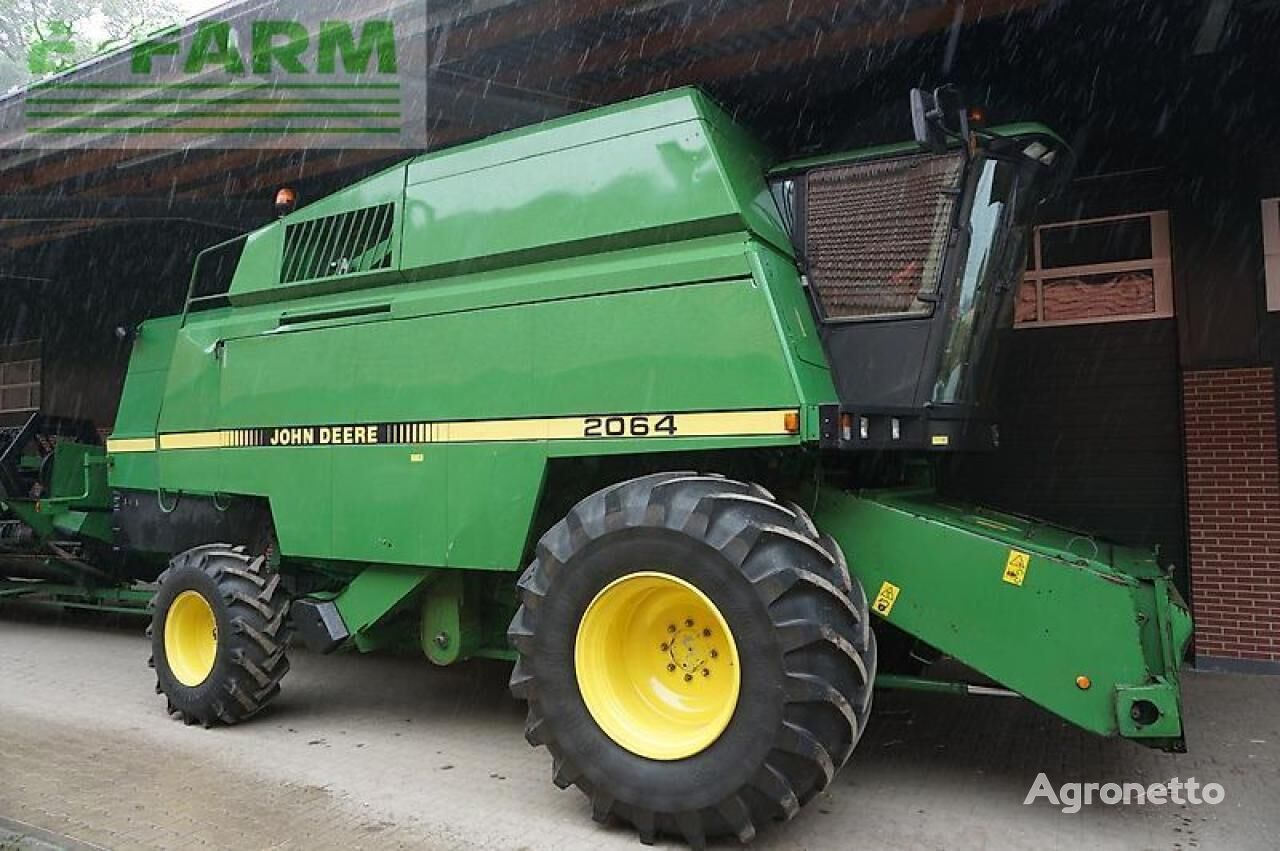 John Deere 2064 + 820 schneidwerk kombajn za žito