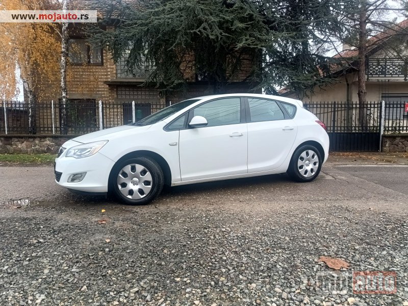 Opel Astra J