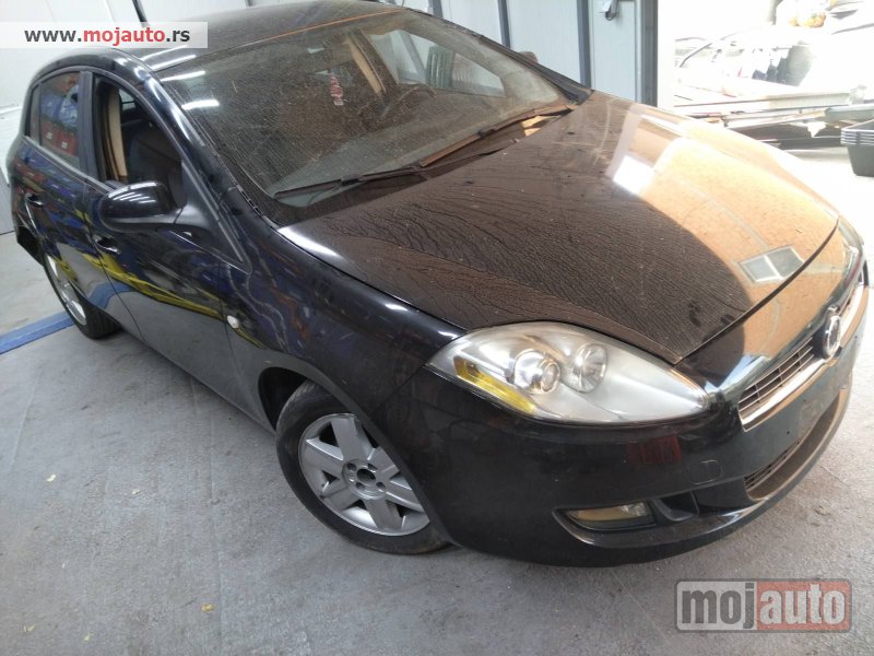 Fiat bravo desni far Originalni delovi Moguca ugradnja delova Alfa Romeo 147-156-166-159-GT-MiTo-Giulietta Fiat bravo 2 - croma -grande punto -multipla 2 -punto 3 -stilo-idea Freemont Panda 3 500L...