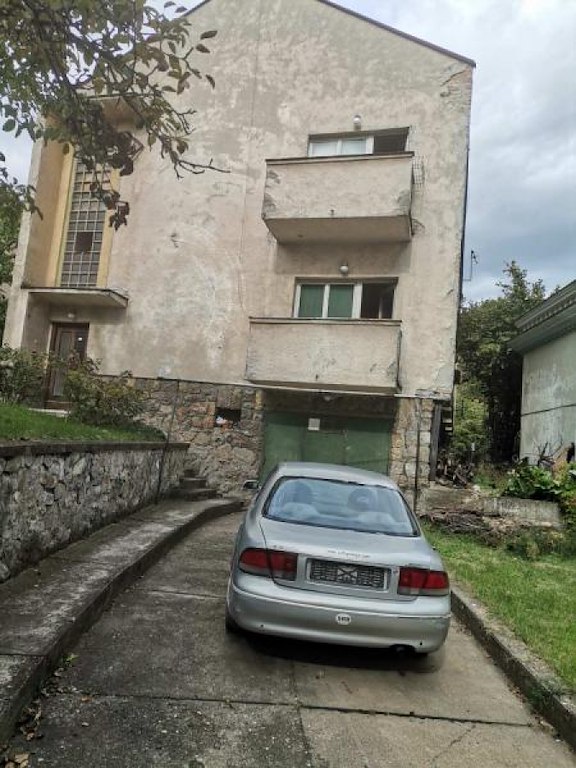 Dedinje, Sokobanjska, kuća, 160m2, 4 ara placa