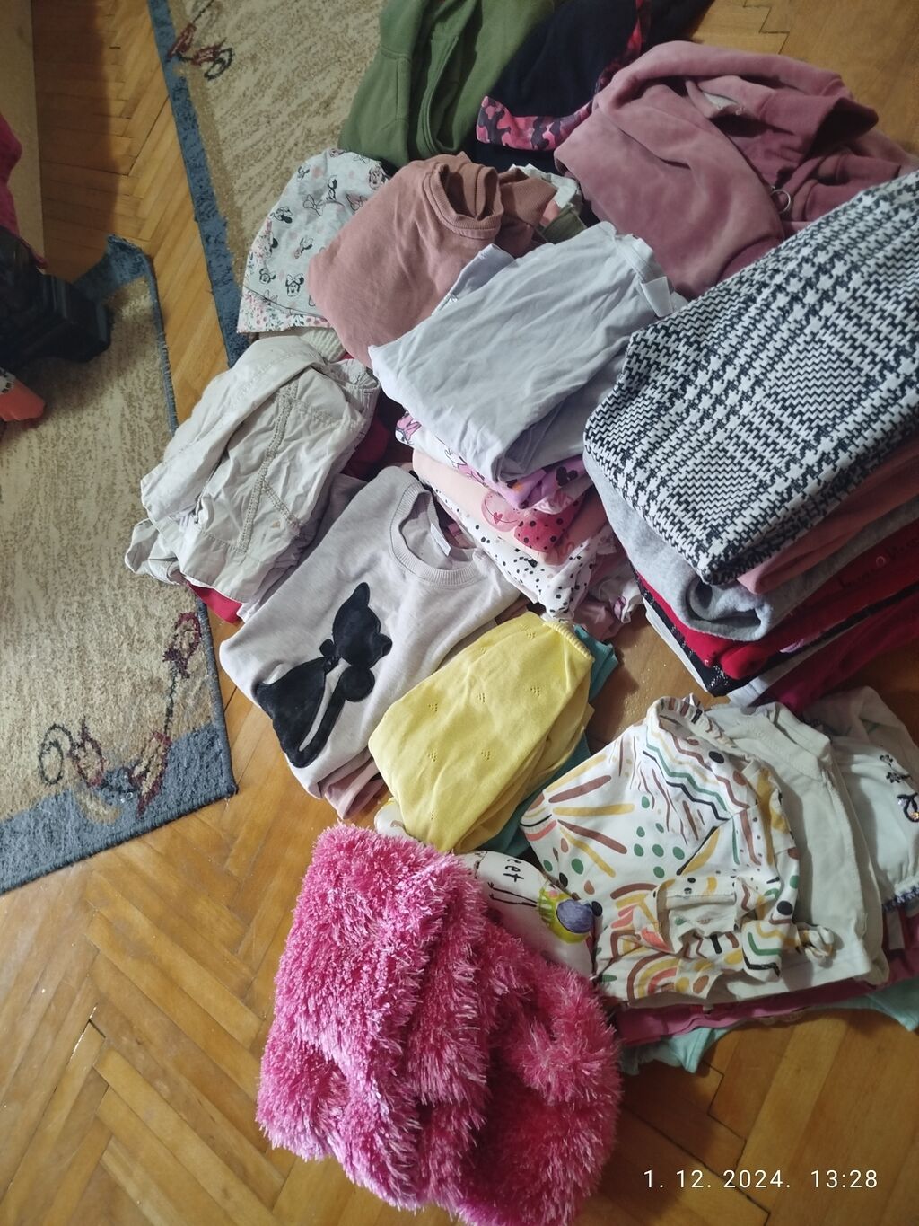 Paket: Pantalone, Prsluci, Suknje, Za devojčice, uzrast: 5-6 godina