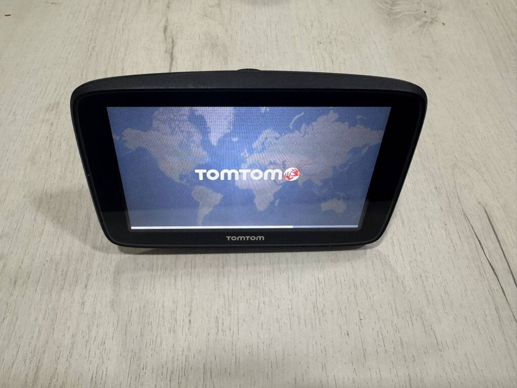 Navigacija Tomtom VIA 53 (model: 4AL51) navigacija novije generacije