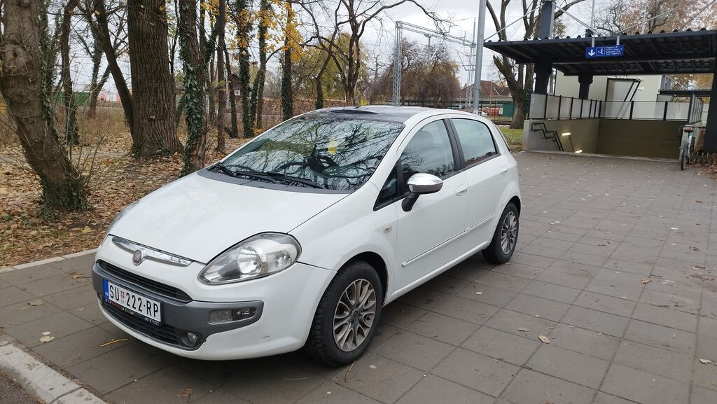 Fiat Punto: 1.4 l | 2011 г. 140619 km. Hečbek