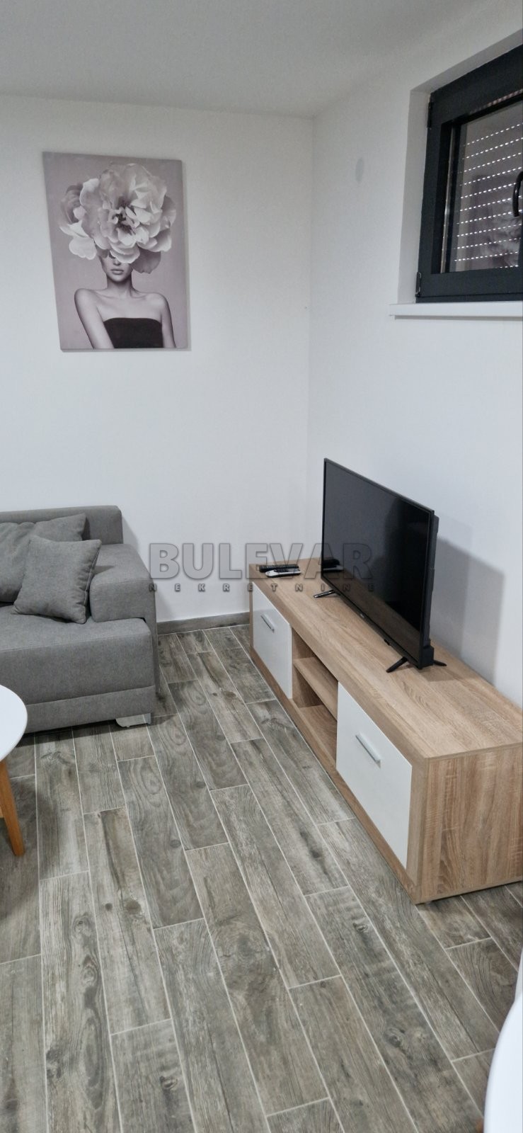 četvorosoban stan, 24 m2, Pantelej, Bulevar Svetog Pantelejmona ID: i-011007