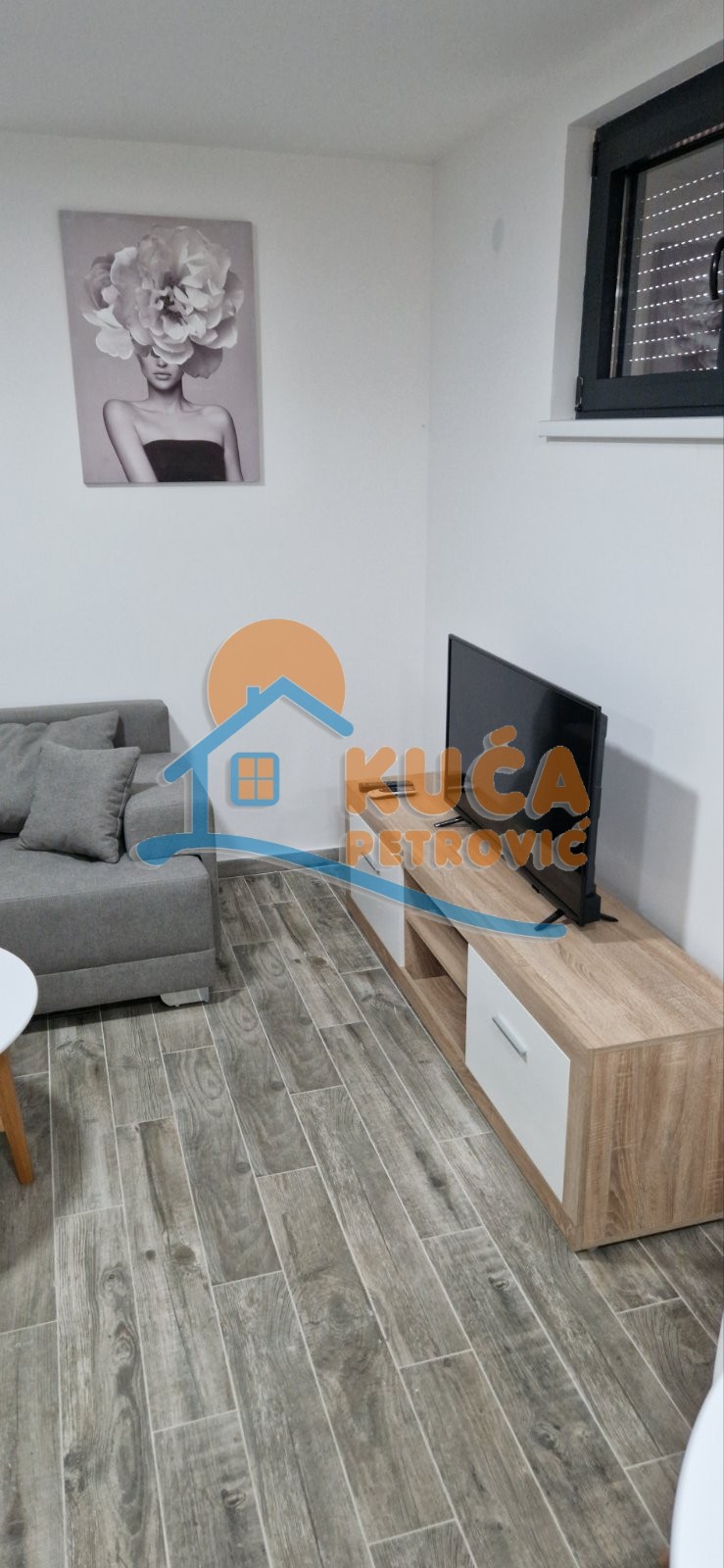 četvorosoban stan, 24 m2, Pantelej, Bulevar Svetog Pantelejmona ID: i-011007