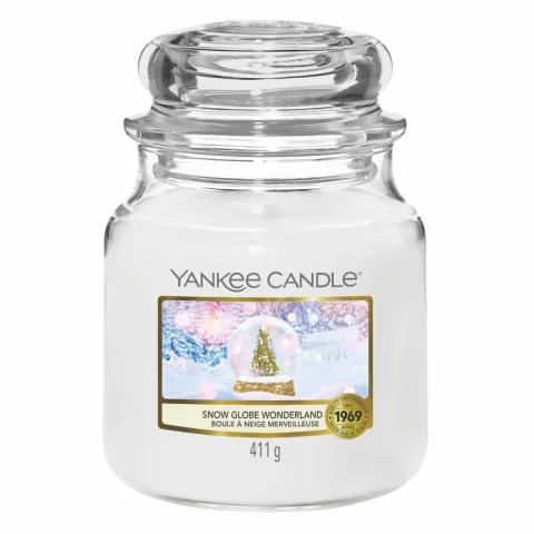 Snow Globe Wonderland - Yankee Candle mirisna sveća M (menta, eukaliptus, lavanda i začini)