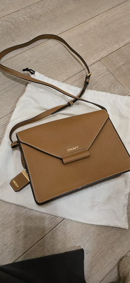 DKNY tasna