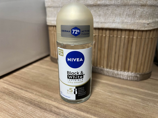 *SNIZENO*Nivea Dezodorans roll on Black&White 50ml