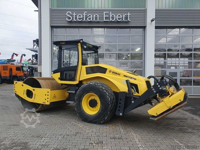 Roler
BOMAG BW 213 DH+P-5 / 2022 / Verdichterplatten / Klima