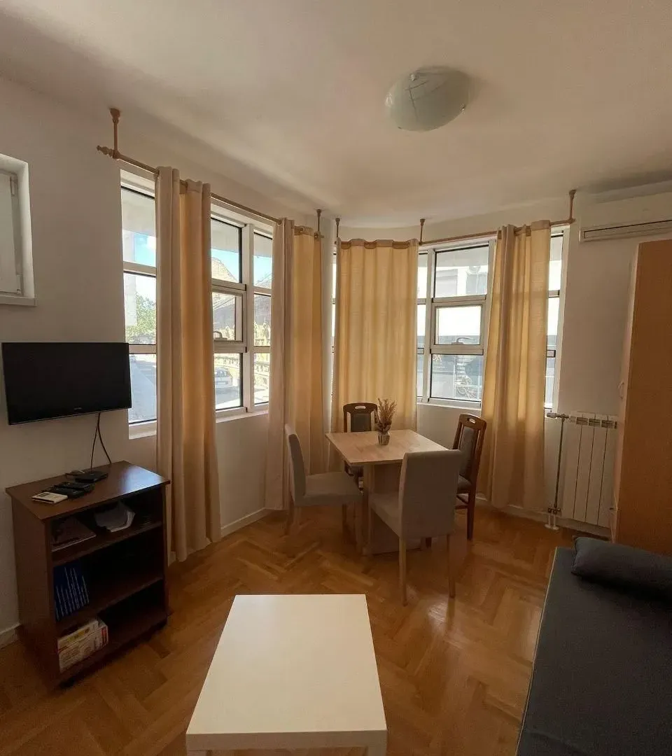 Izdavanje, jednosoban stan, 35m2, Centar, Novi Sad