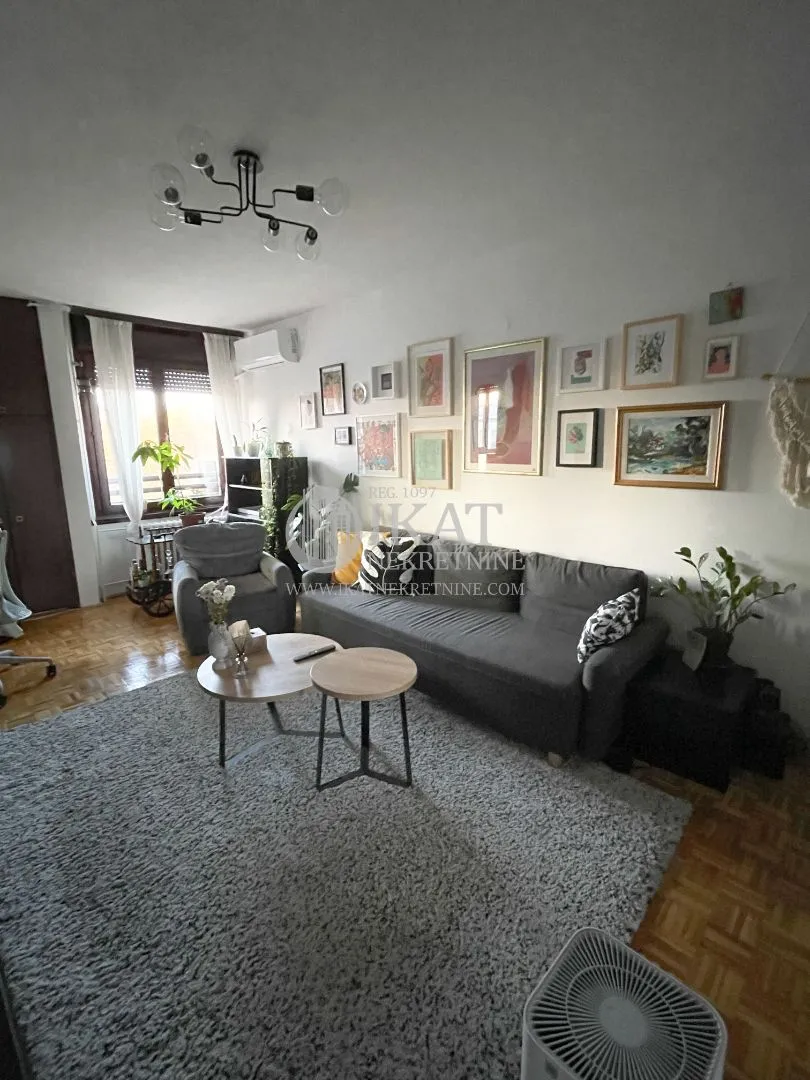 Izdavanje, četvorosoban stan, 91m², Cvetni Trg, Vračar Sve Podlokacije