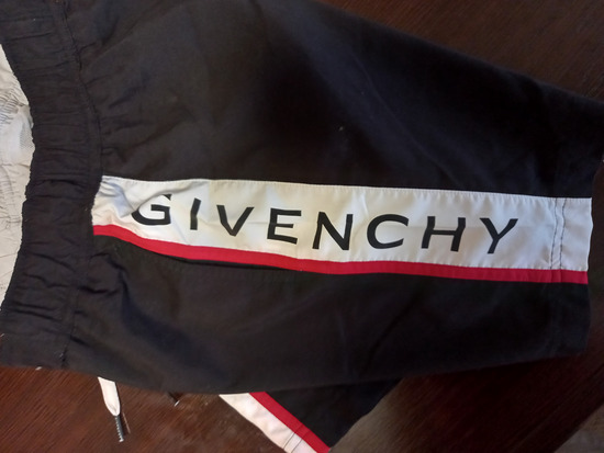 Givenchy sorts za kupanje