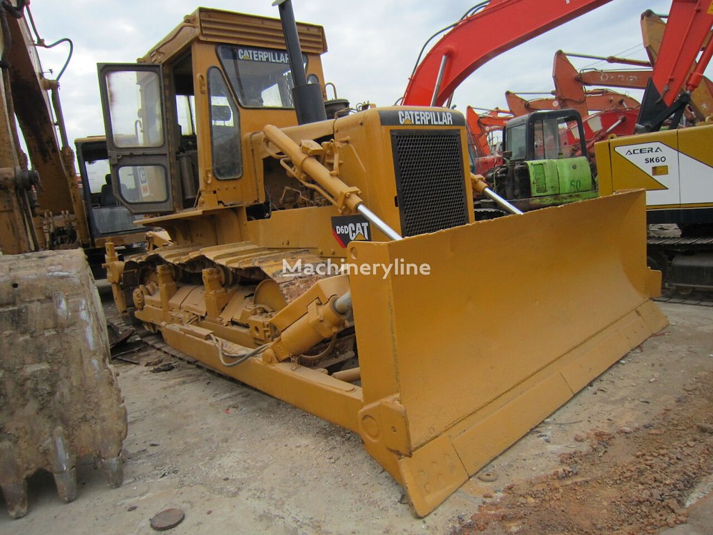 Caterpillar D8H buldožer