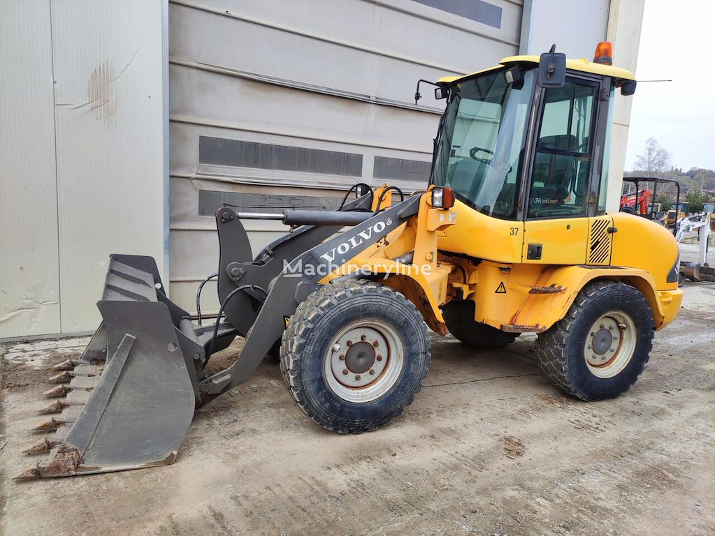 Volvo L30B prednji utovarivač