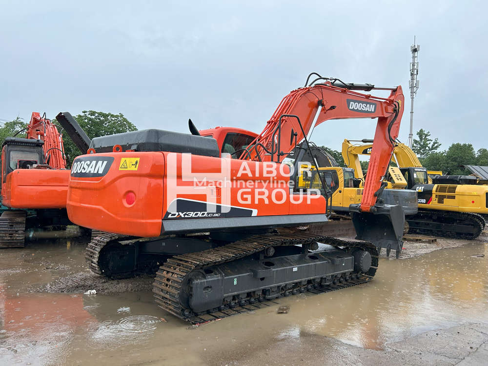 Doosan DX300 bager guseničar