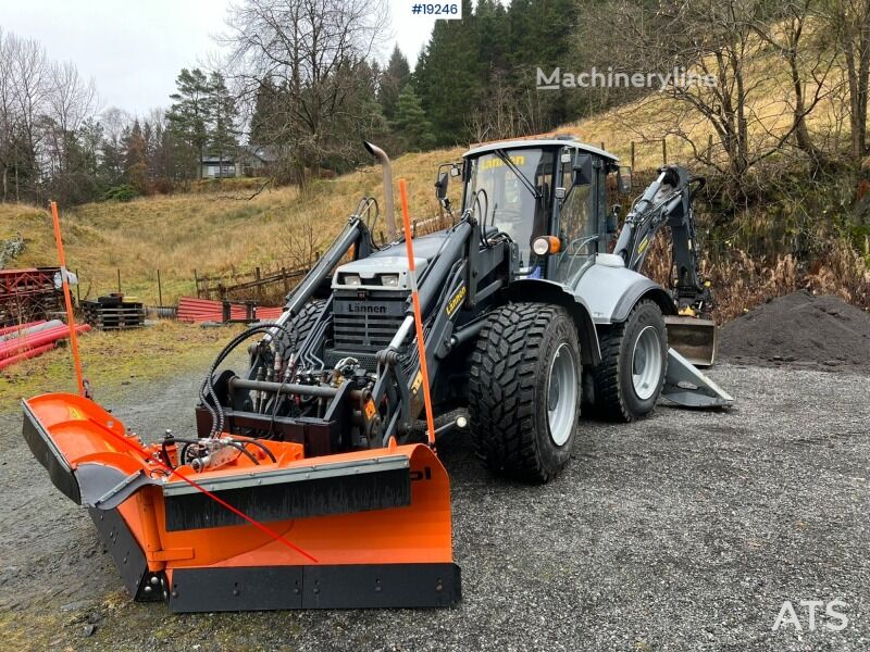 Lännen 8600i Backhoe w/ Rototilt, Bucket, Pinch, sanding bucket, tree f bager-utovarivač