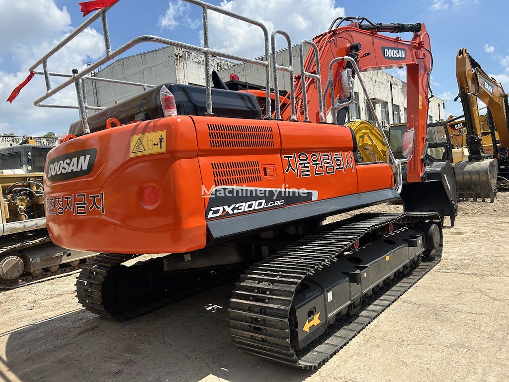 Doosan DX300LCA bager guseničar