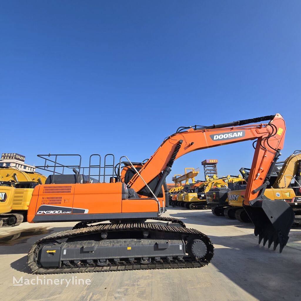 Doosan DX300 bager guseničar