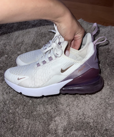 NIKE Air Max 270