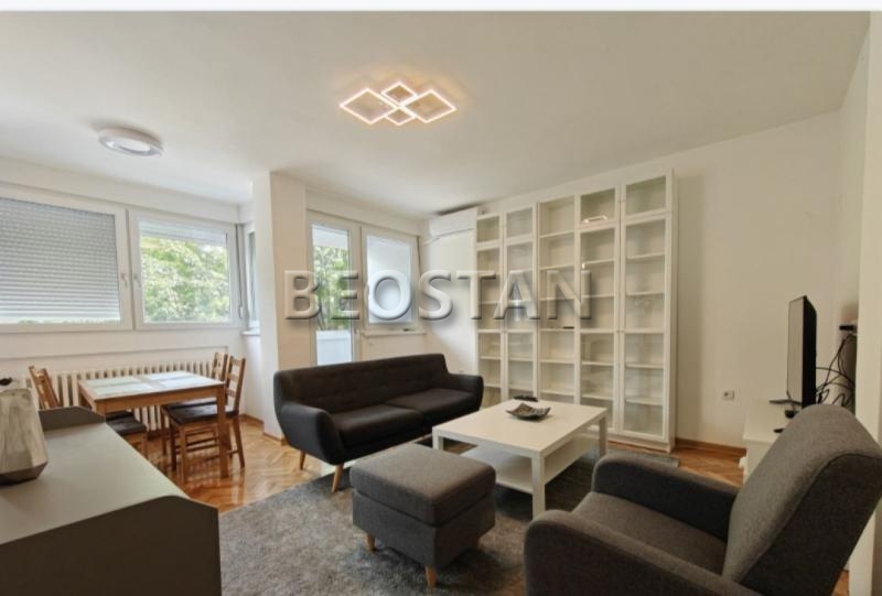 Novi Beograd - Blok 37 #60208 1.250 €