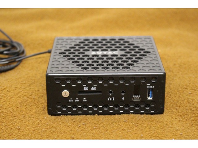 ZOTAC ZBOX-CI323NANO radio svega 5h.