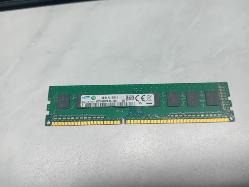 4gb ddr3 samsung 1600mhz ispravna