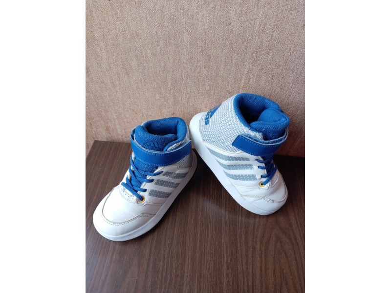 Patike adidas br. 26/16cm.