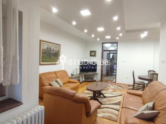 Zrenjanin, Širi centar, 4.0 stan, 151m2, 850 EUR