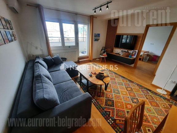 #48320, Izdavanje, Stan, CRVENI KRST, 1600 EUR